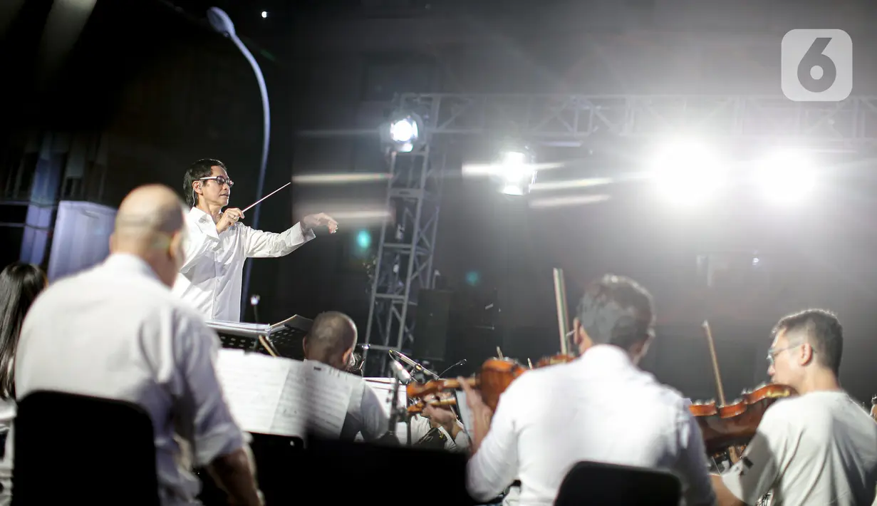 Aksi Addie Ms Bersama Twilite Orchestra Pukau Warga di Stasiun BNI City ...