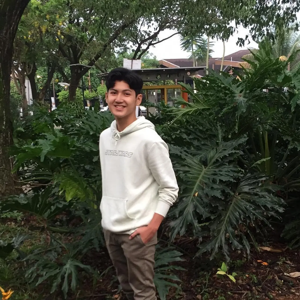 6 Potret Ganteng Shendy Karunia, Pendatang Baru yang Curi Perhatian di ...