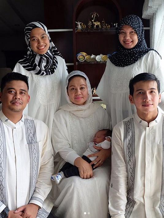 Potret Bobby Nasution yang Kompak Banget dengan Keluarganya - Photo ...