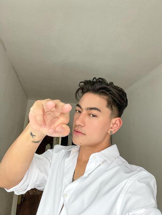Potret Zee Keenan, Transgender Thailand Berdarah Indonesia yang Makin ...