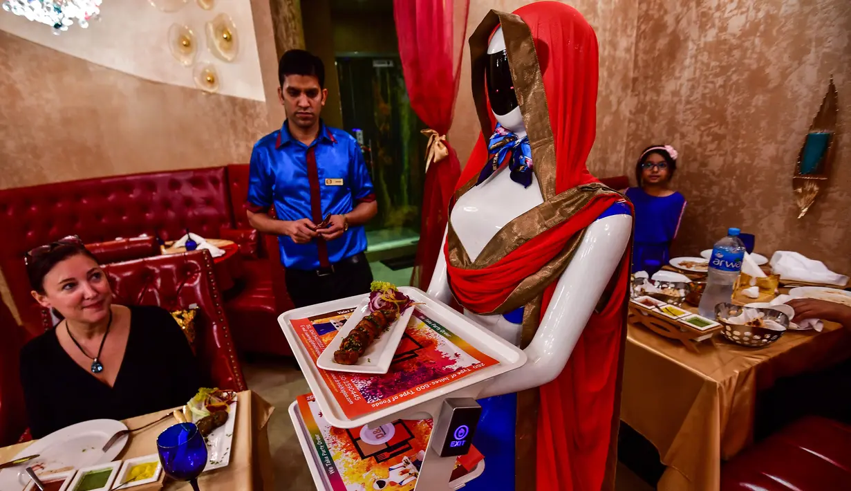 FOTO: Layani Pelanggan, Restoran Ini Pakai Robot untuk Antar Makanan ...