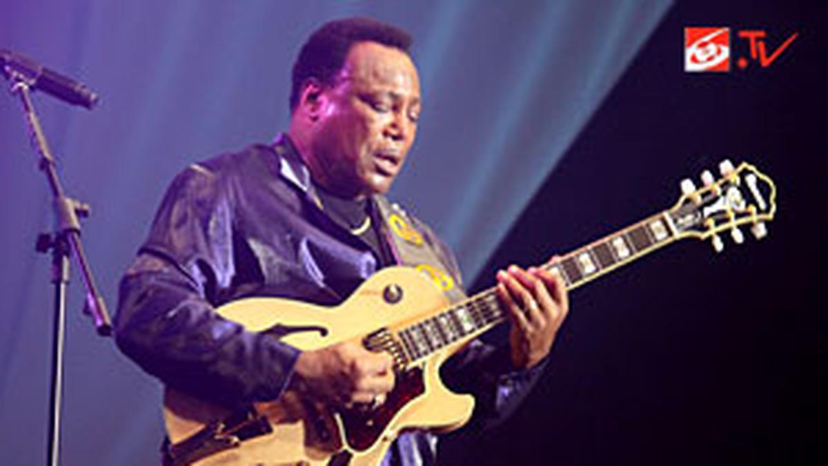 Di Hari Terakhir, George Benson Kembali Tampil - ShowBiz Liputan6.com