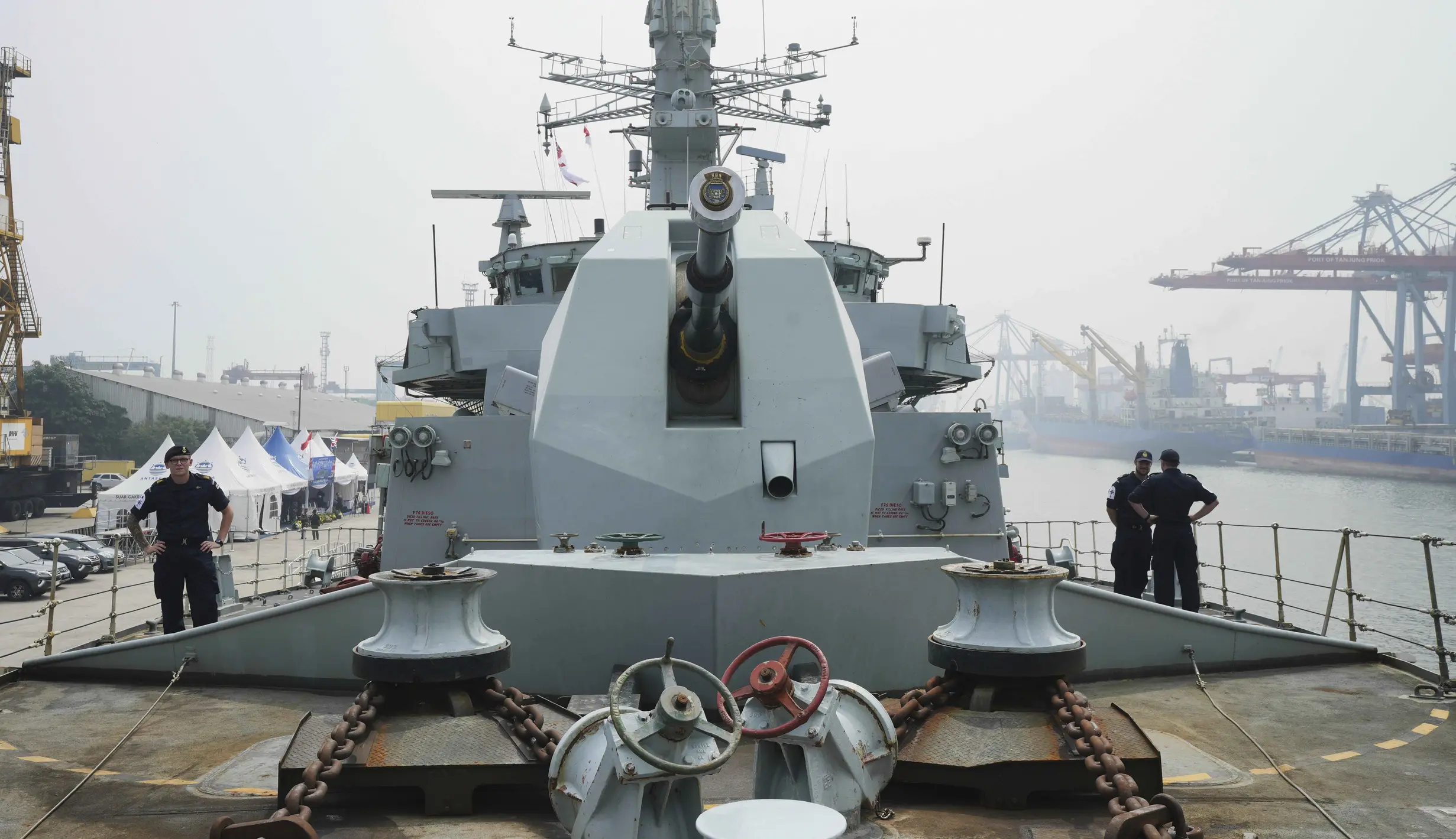 Perkuat Kemitraan Strategis, Kapal Angkatan Laut Kerajaan Inggris Bersandar di Jakarta - Foto ...