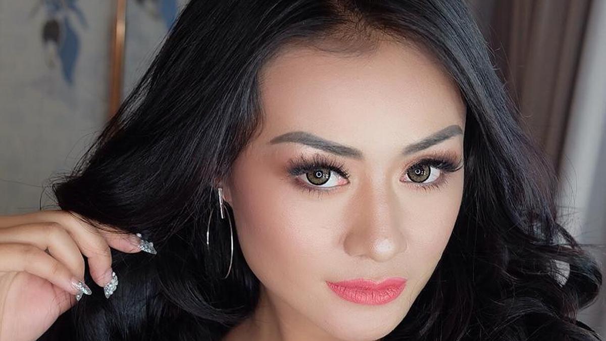 Jadi Cover Majalah Dewasa Anggun Maharani Di Bully Showbiz