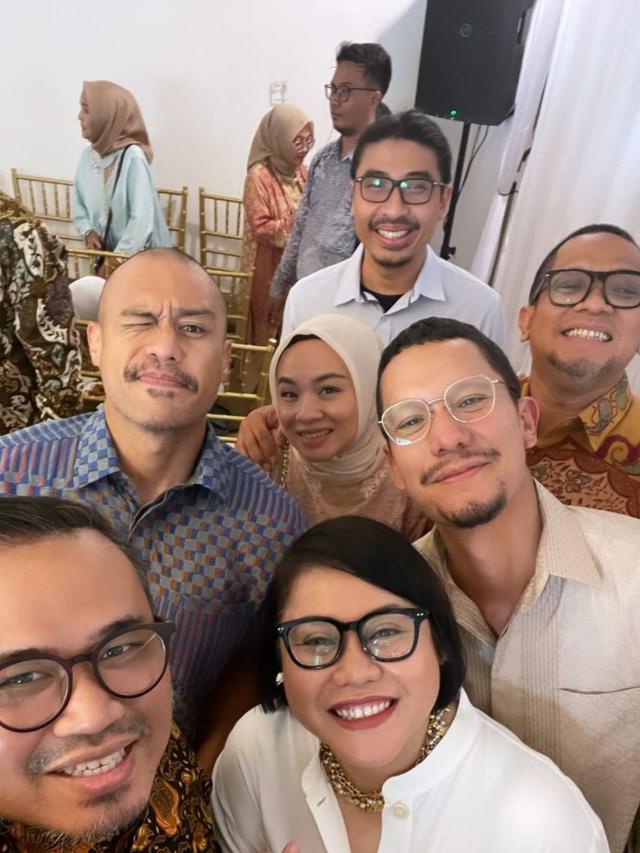 7 Potret Lamaran Angga Vokalis Maliq & D'Essentials, Jadi Keluarga Ryan ...