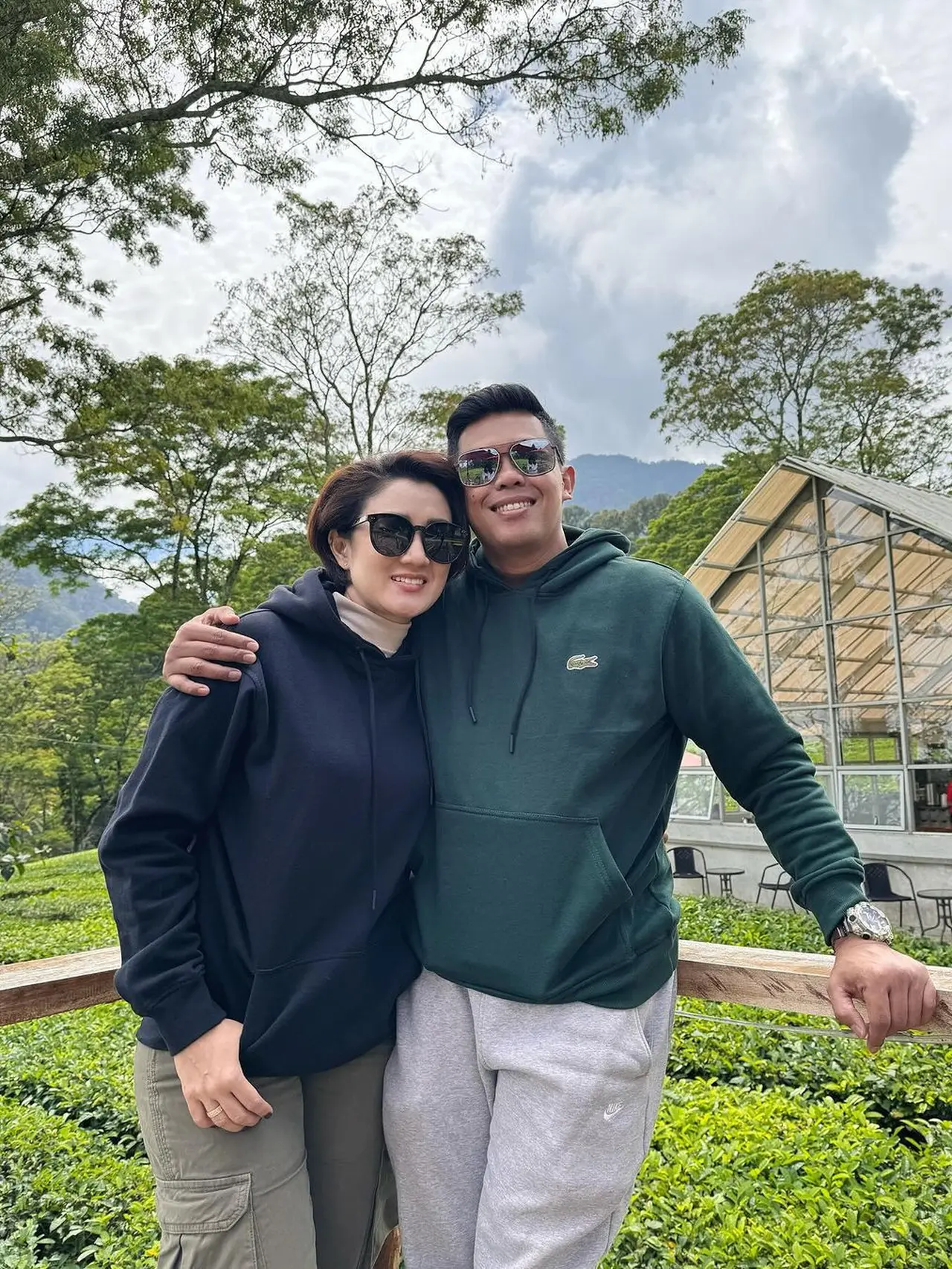 6 Potret Terkini Melly Mono Eks Vokalis SHE, Bergaya Rambut Pendek ...