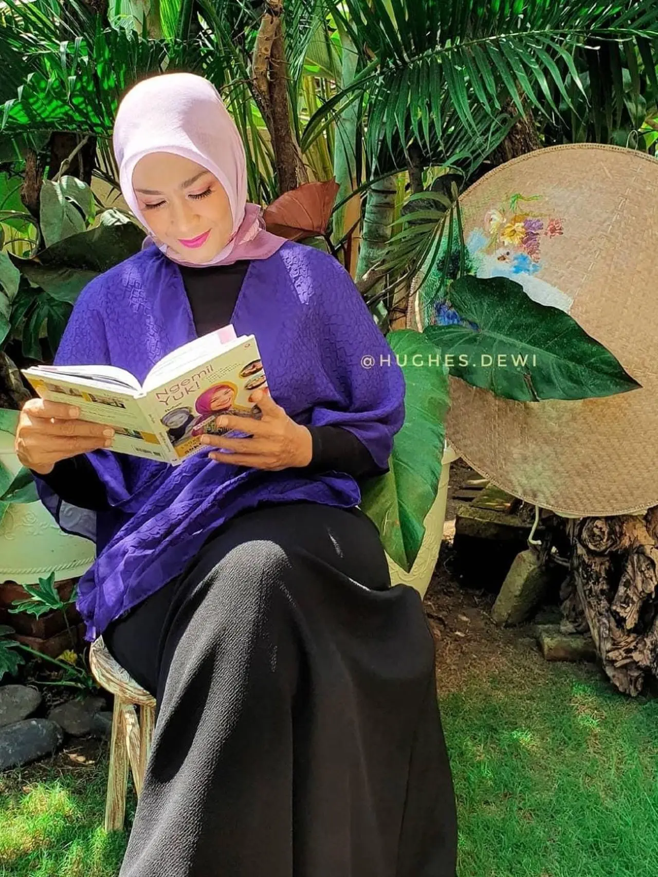 10 Potret Penampilan Dewi Hughes, Disebut Lebih Muda Usai Turunkan ...