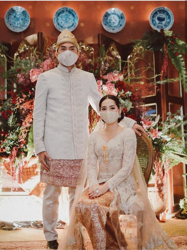 5 Momen Pernikahan Niken Anjani, Cantik Pakai Busana Adat Palembang ...