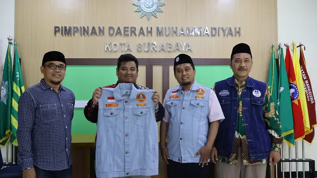 Penjelasan Soal Rompi Jeans Biru Wali Kota Eri Cahyadi di Acara Pemuda Muhammadiyah Surabaya ...