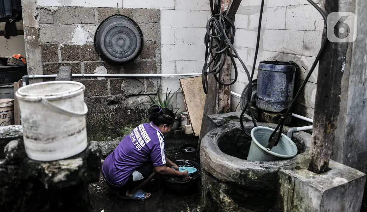 FOTO: Sumur Timba Masih Jadi Primadona Warga Pinggiran Ibu Kota - Foto ...