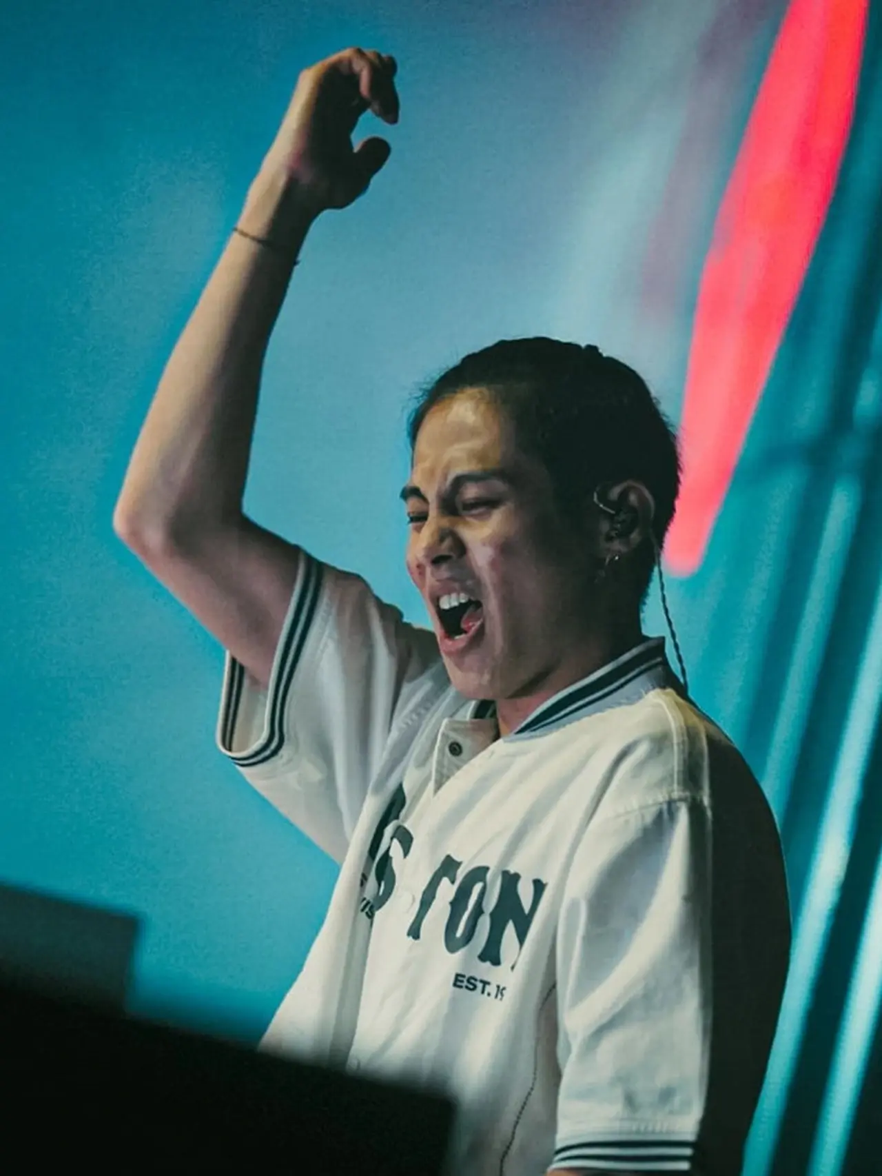 Gaya Rambut DJ Panda dengan Potongan Man Bun Undercut yang Jadi Ciri ...