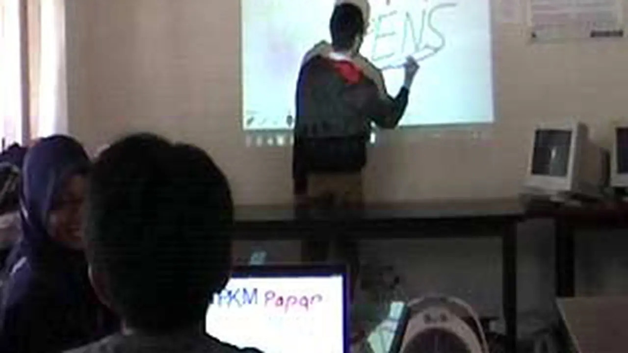 Mahasiswa Surabaya Ciptakan Papan Tulis Virtual - Tekno Liputan6.com