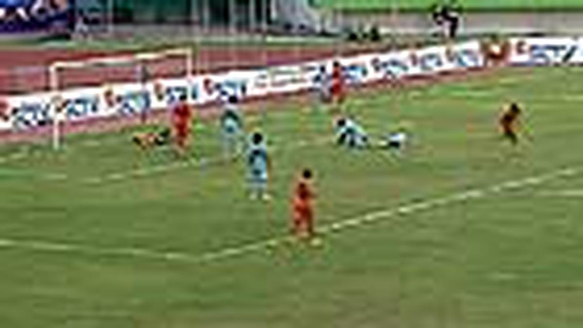 Persisam Hancurkan Persela - Video Liputan6.com