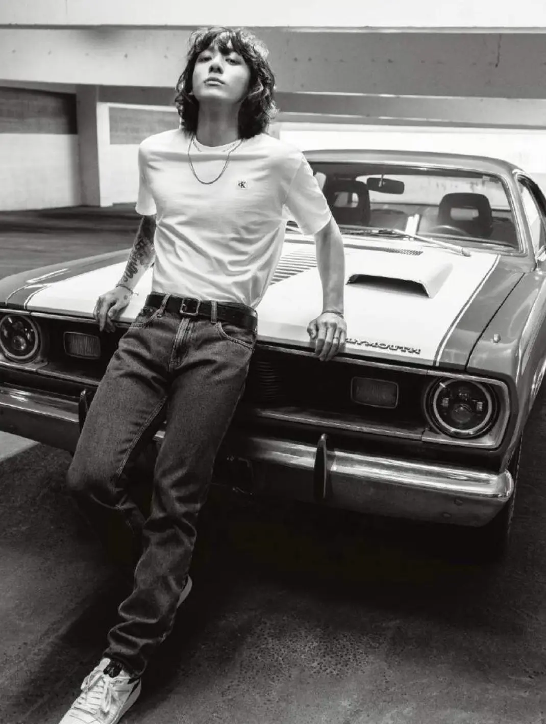 6 Gaya Jungkook BTS Pamer Perut Sixpack hingga Boyfriend Material Look ...