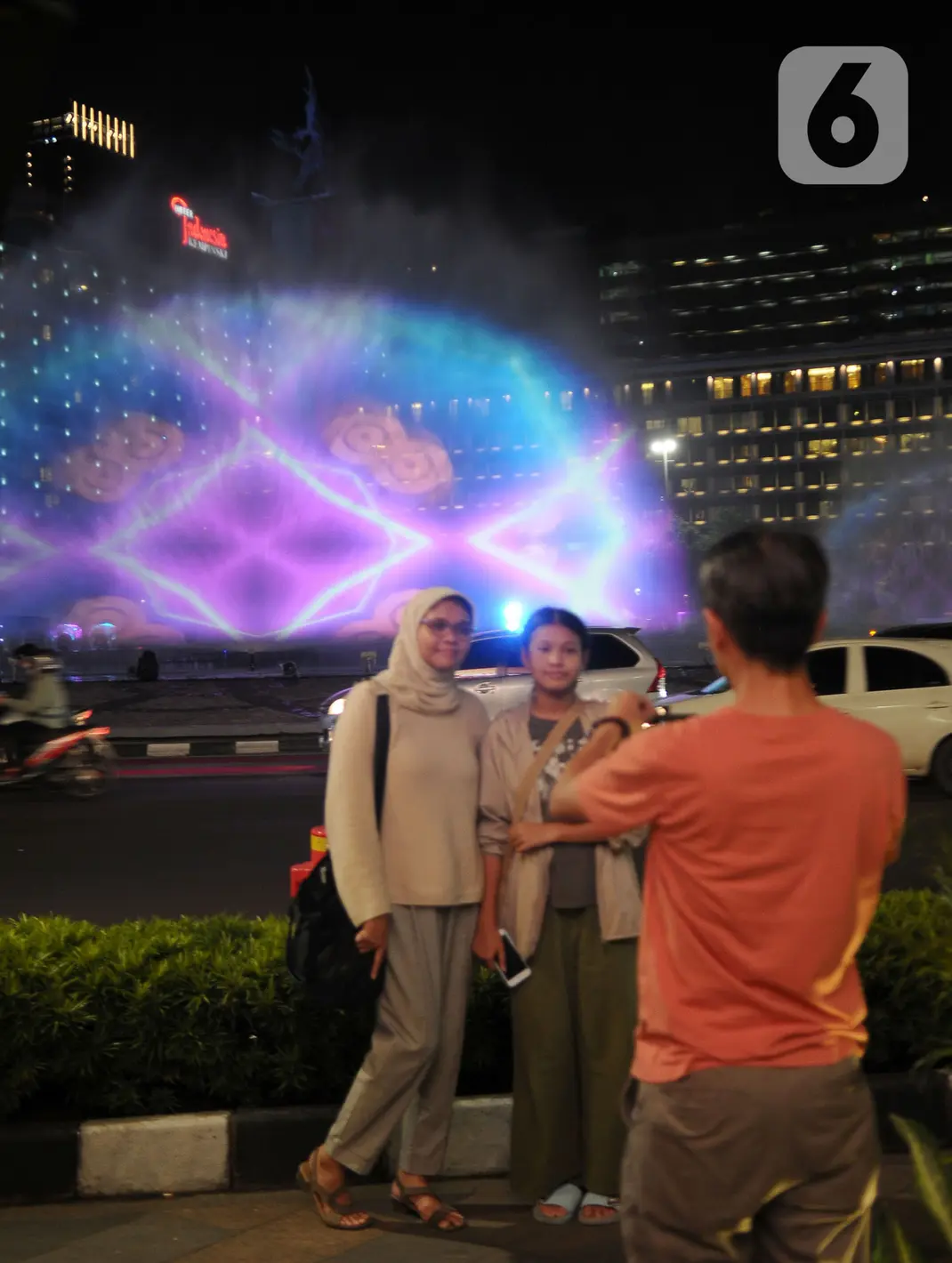 Uji Coba Water Screen Menyambut Perayaan Tahun Baru 2024 di Bundaran HI - Foto Liputan6.com