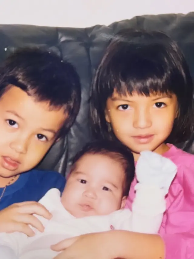 7 Potret Lawas Raline Shah Bareng Dua Adik Saat Kecil, Peringati Hari ...