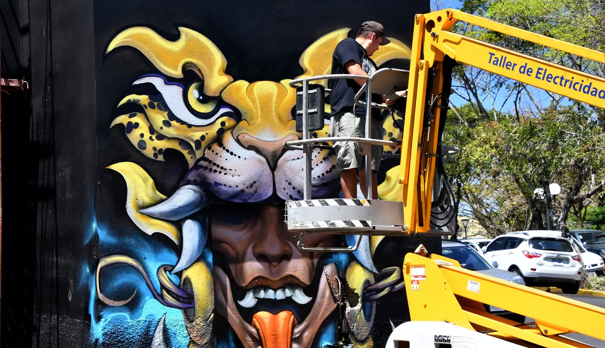 FOTO: Warna-warni Semprotan Cat Hiasi Dinding di Festival Aliados ...