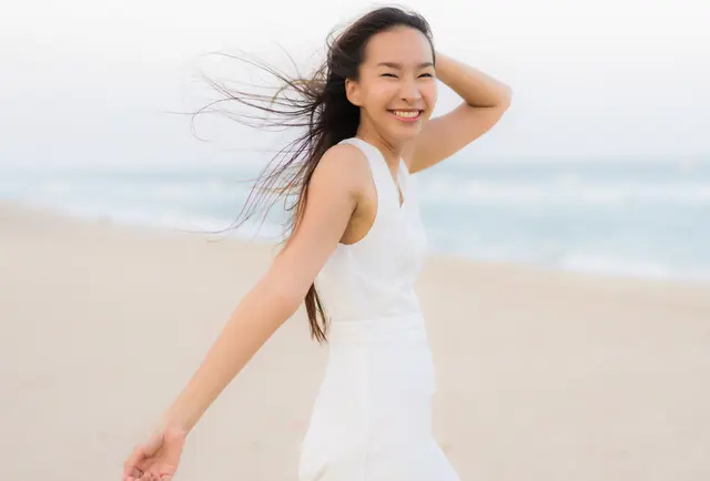 6 Cara Merawat Baju Putih Kesayanganmu - Fashion Fimela.com