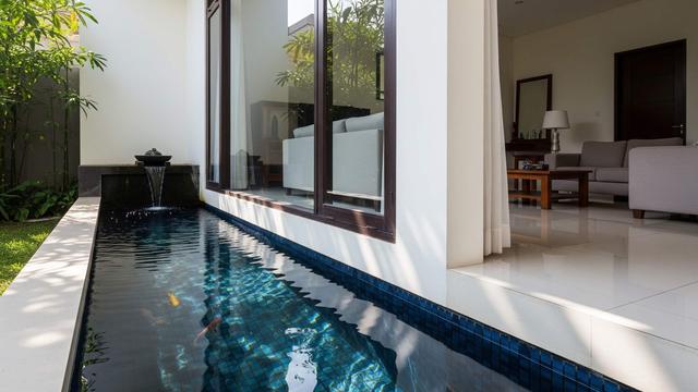 8 Desain Kolam Ikan Bawah Jendela Ruang Tamu yang Estetik dan Hemat ...