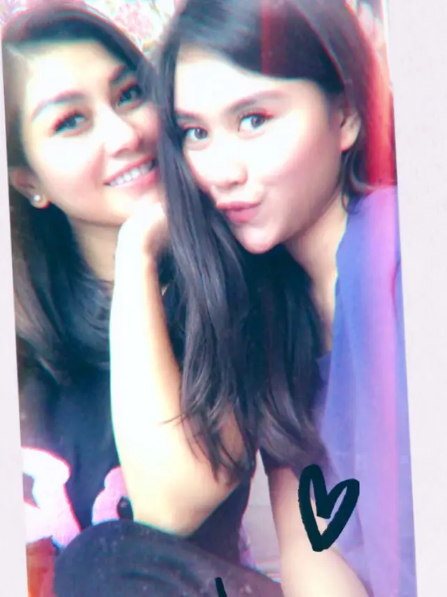 7 Potret Kompak Nisya Ahmad dan Syahnaz Sadiqah, Sibling Goals Banget ...