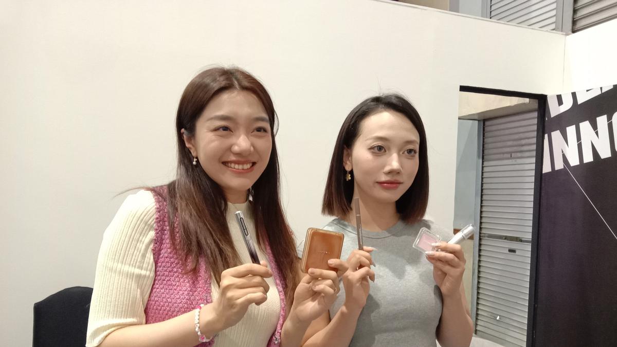 Inovasi Makeup China yang Viral, Ada Maskara hingga Lip Gloss ...