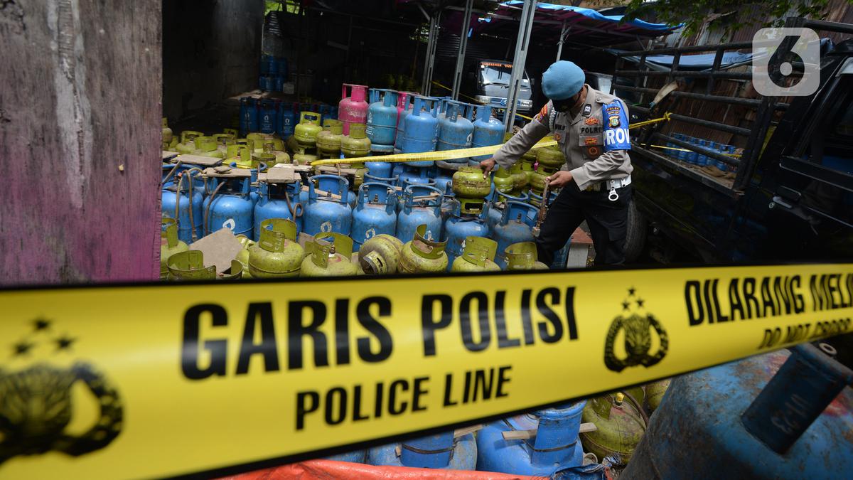 Polri Gerebek Tempat Oplosan Gas LPG 3 Kg di Sidoarjo, 8 Orang Jadi Tersangka