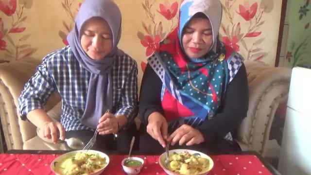 Resep Celimpungan Palembang, Takjil Pempek Berkuah Kuning yang ...