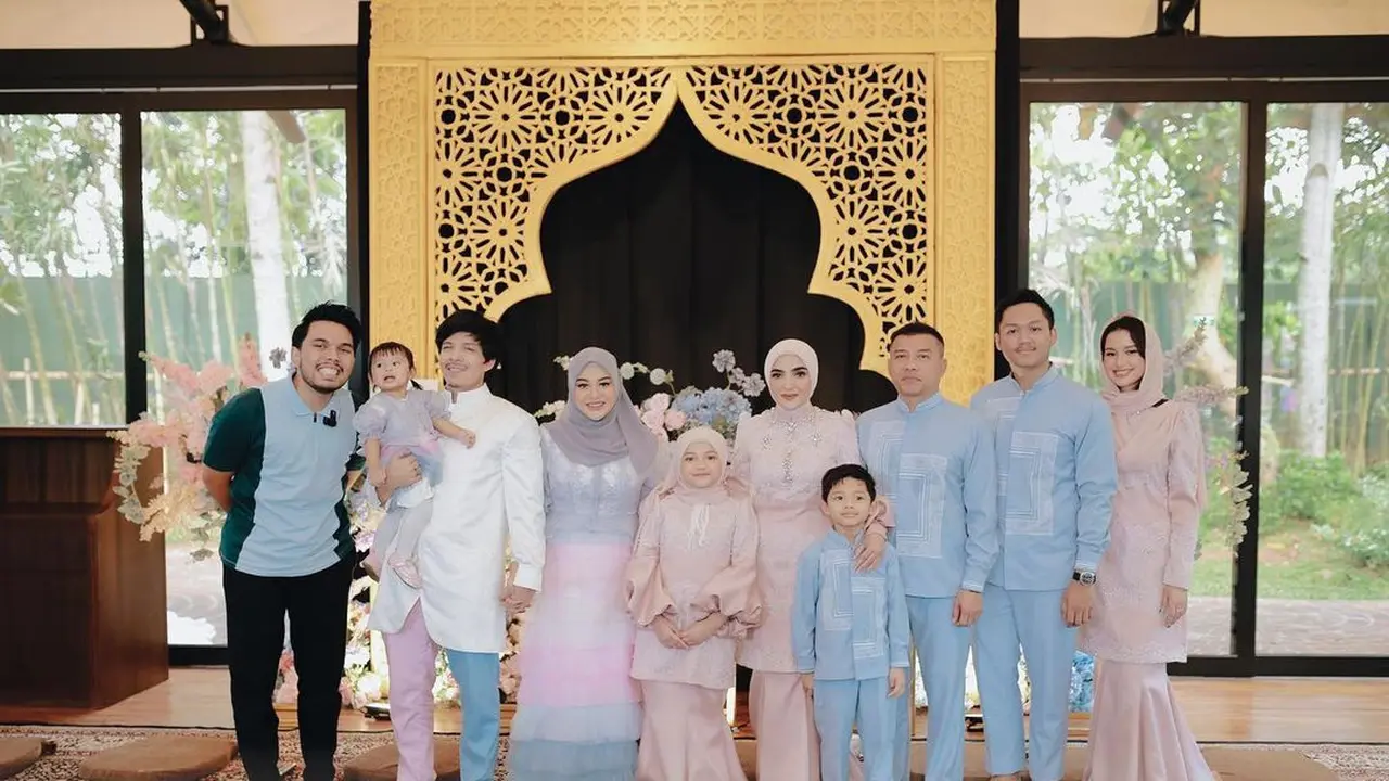 Aurel Hermansyah Gelar Pesta Gender Reveal, Gaya Sarah Menzel Berkerudung Curi Perhatian ...