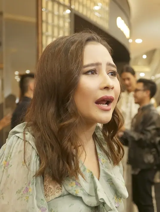 Prilly Latuconsina Tanggapi Kabar Miring Soal Hubungannya dengan Maxime ...