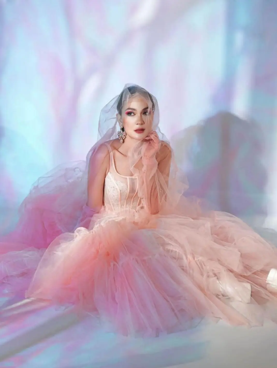 6 Potret Luna Maya Tampil Menawan, Berbalut Gaun Pernikahan, Cantik ...