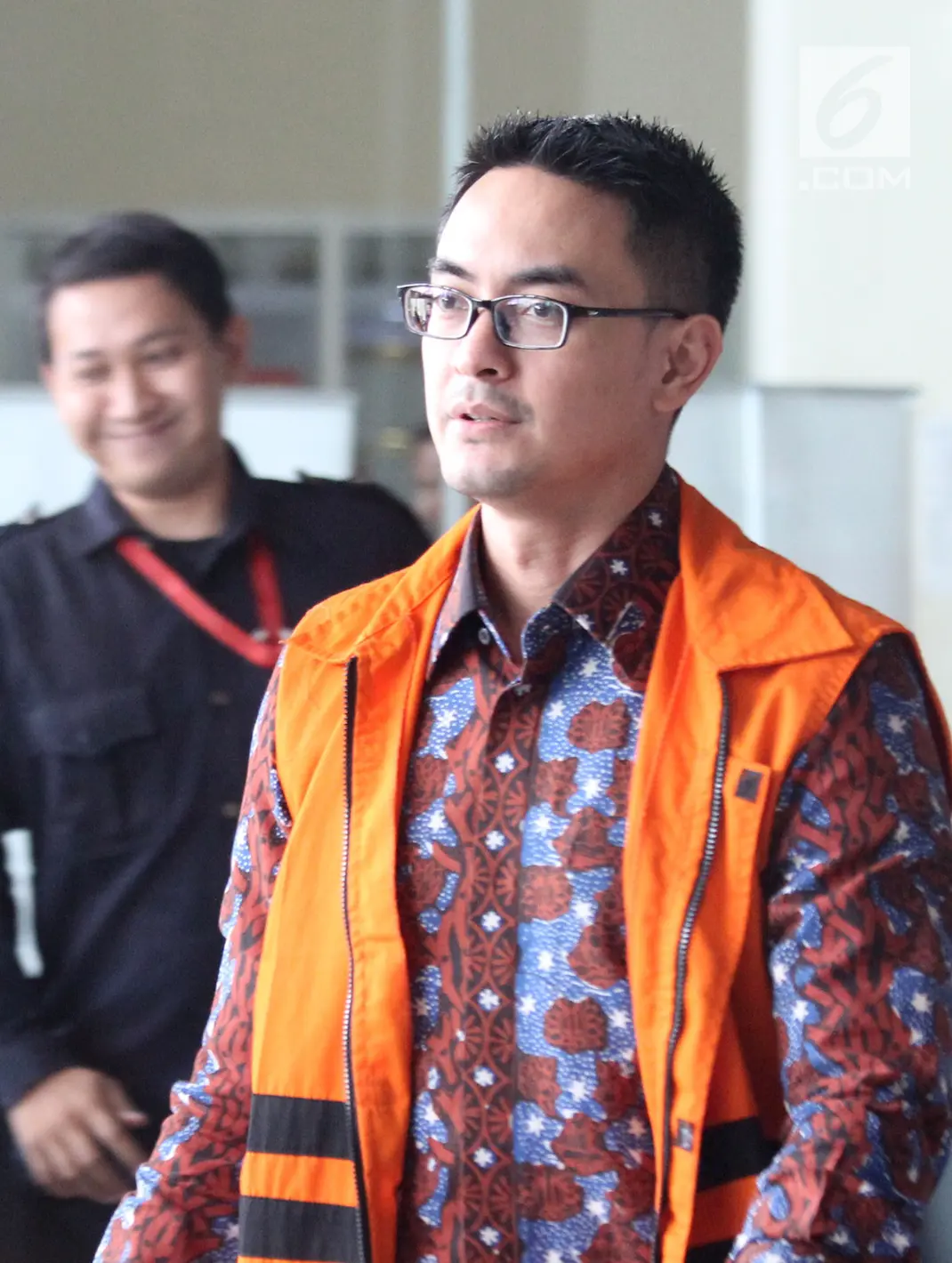 FOTO: Senyum Zumi Zola Usai Diperiksa KPK - Foto Liputan6.com