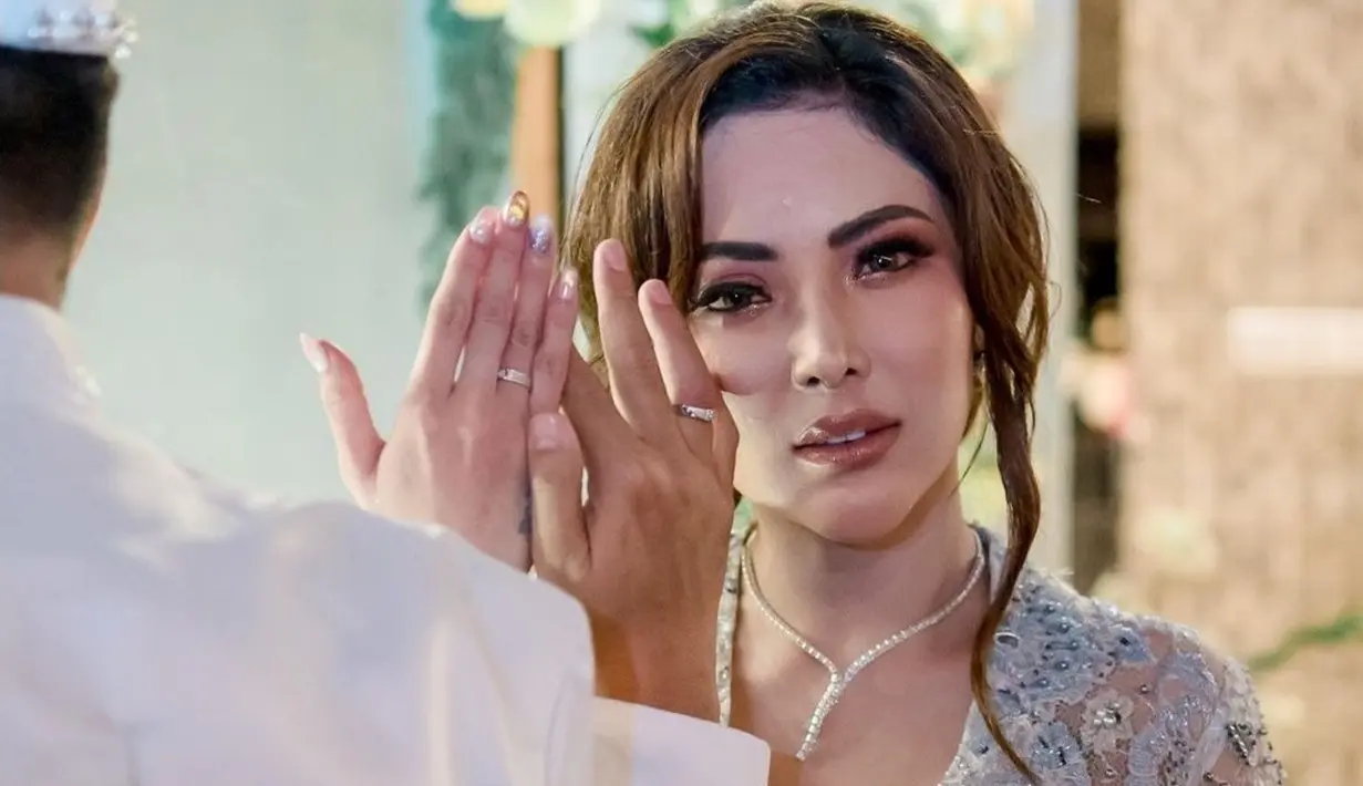 Pesona Ayu Aulia Pakai Kebaya, Dikabarkan Sudah Menikah - Foto Liputan6.com