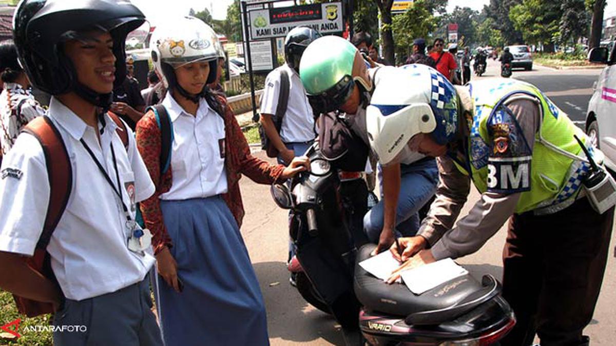 [VIDEO] Puluhan Pelajar Bermotor Terjaring Razia - News Liputan6.com