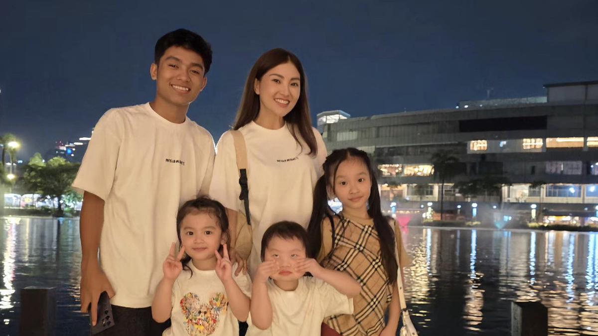 6 Outfit Mom Duty Sarwendah, Selalu Chic Walau dengan Baju Sederhana