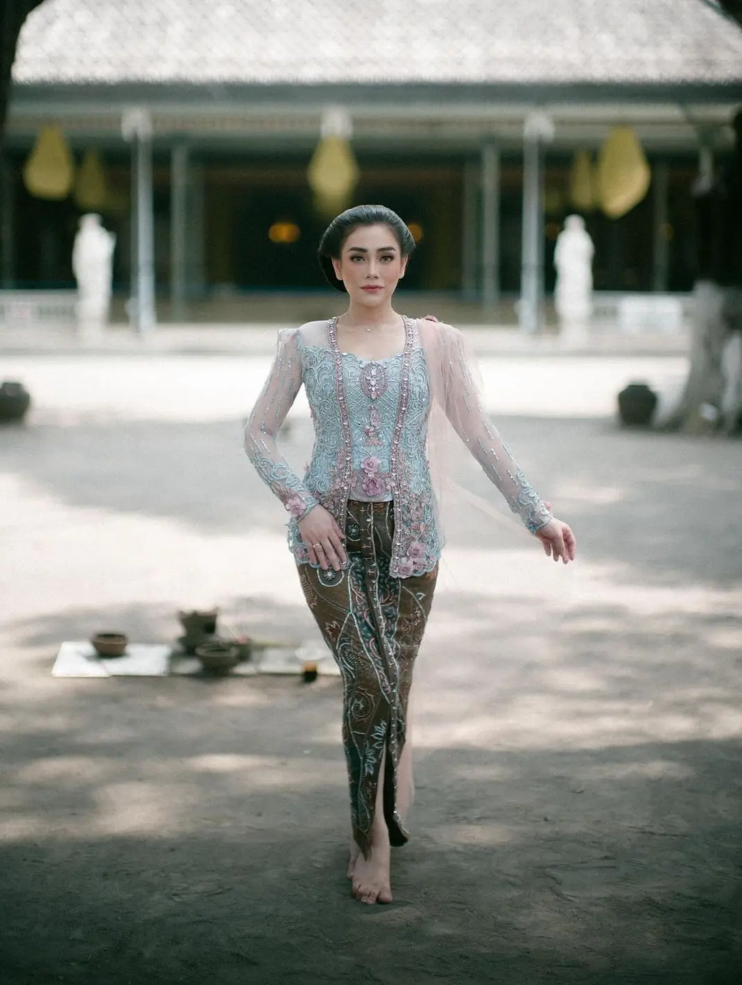 Miliki Paras Bule, 6 Potret Anggun Celine Evangelista bak Putri Keraton ...