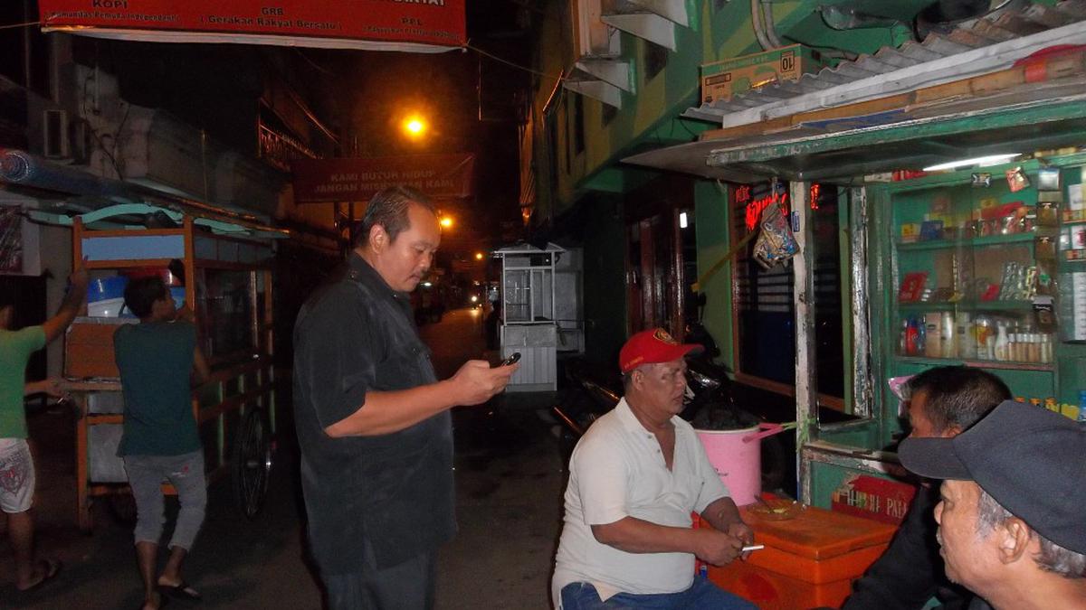 Dolly Ditutup, Pemilik Kios Rokok Mengaku Rugi Ratusan Juta - News ...