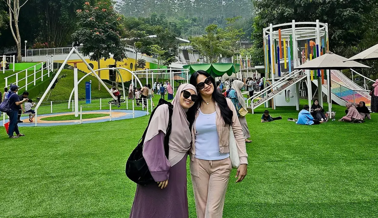 Potret Liburan Donna Harun ke Lembang, Seru Bareng Anak dan Cucu - Foto ...