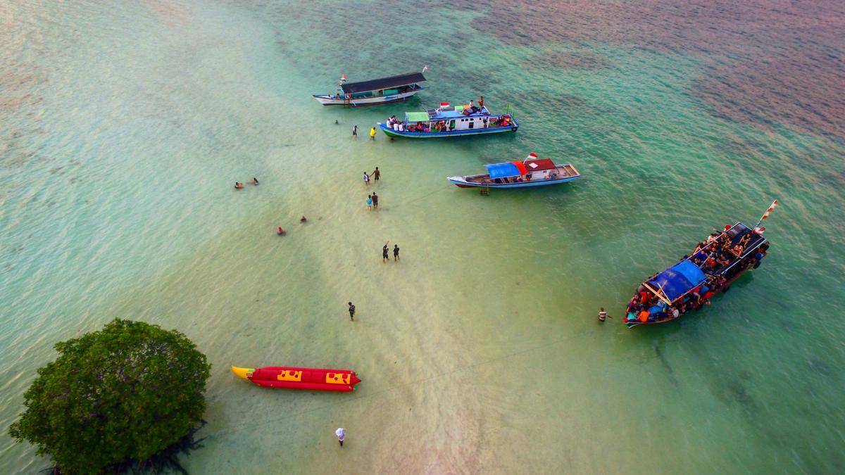 Menikmati Keindahan Alam dan Laut Desa Wisata Pulau Pahawang