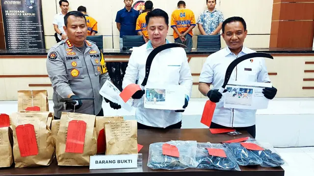 Carok Adalah Duel dengan Senjata, Pahami Sejarah Pertarungan Kehormatan ...