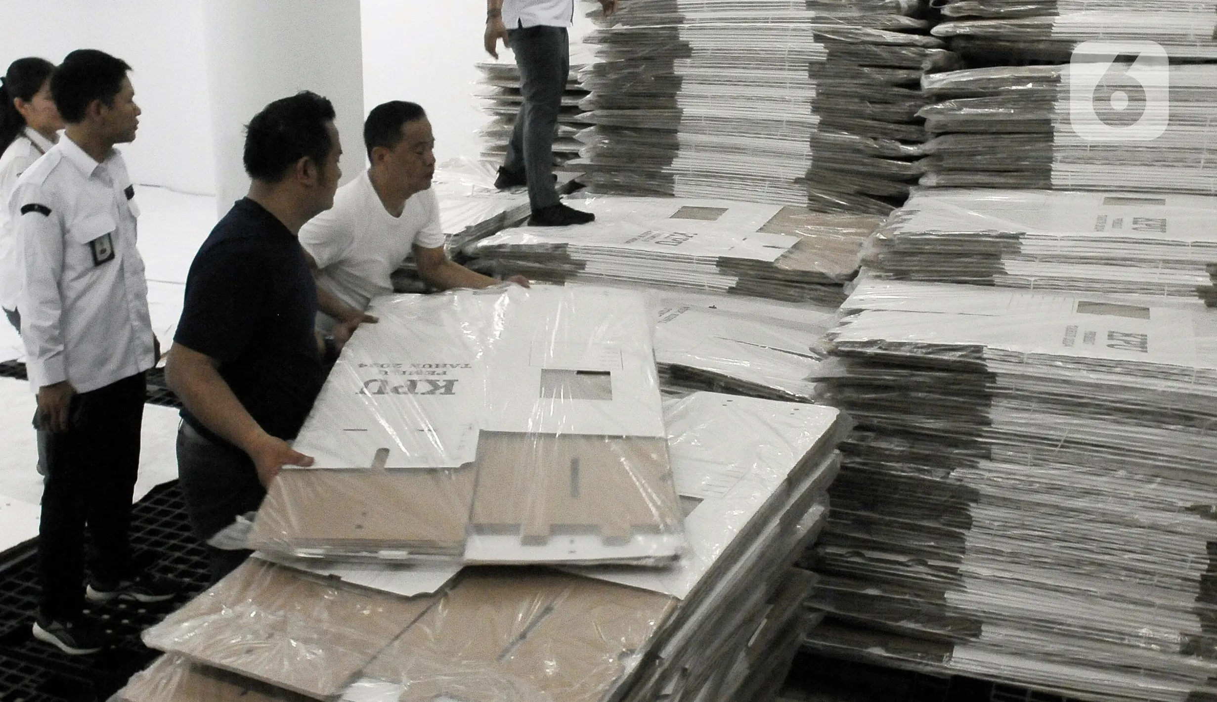 Kpu Administrasi Jakarta Pusat Terima Logistik Tahap Pertama Pemilu