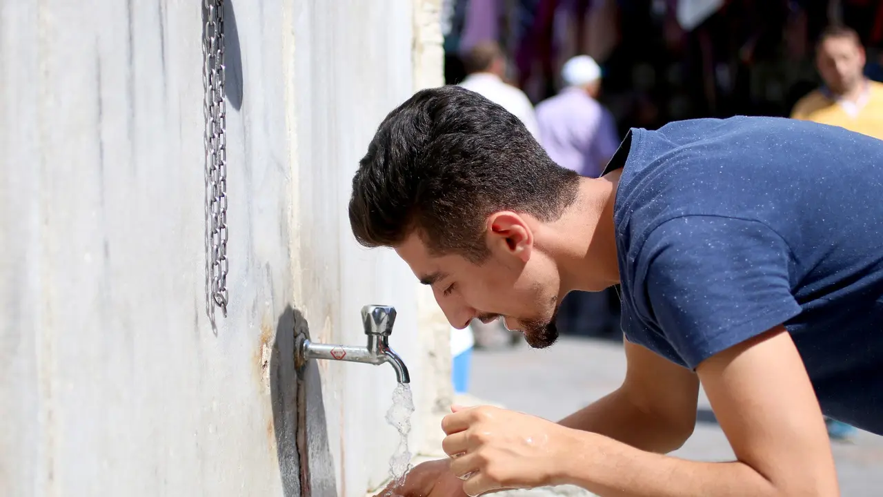 Cara Wudhu yang Benar Sesuai Sunnah, Lengkap dengan Niat dan Urutannya - Islami Liputan6.com