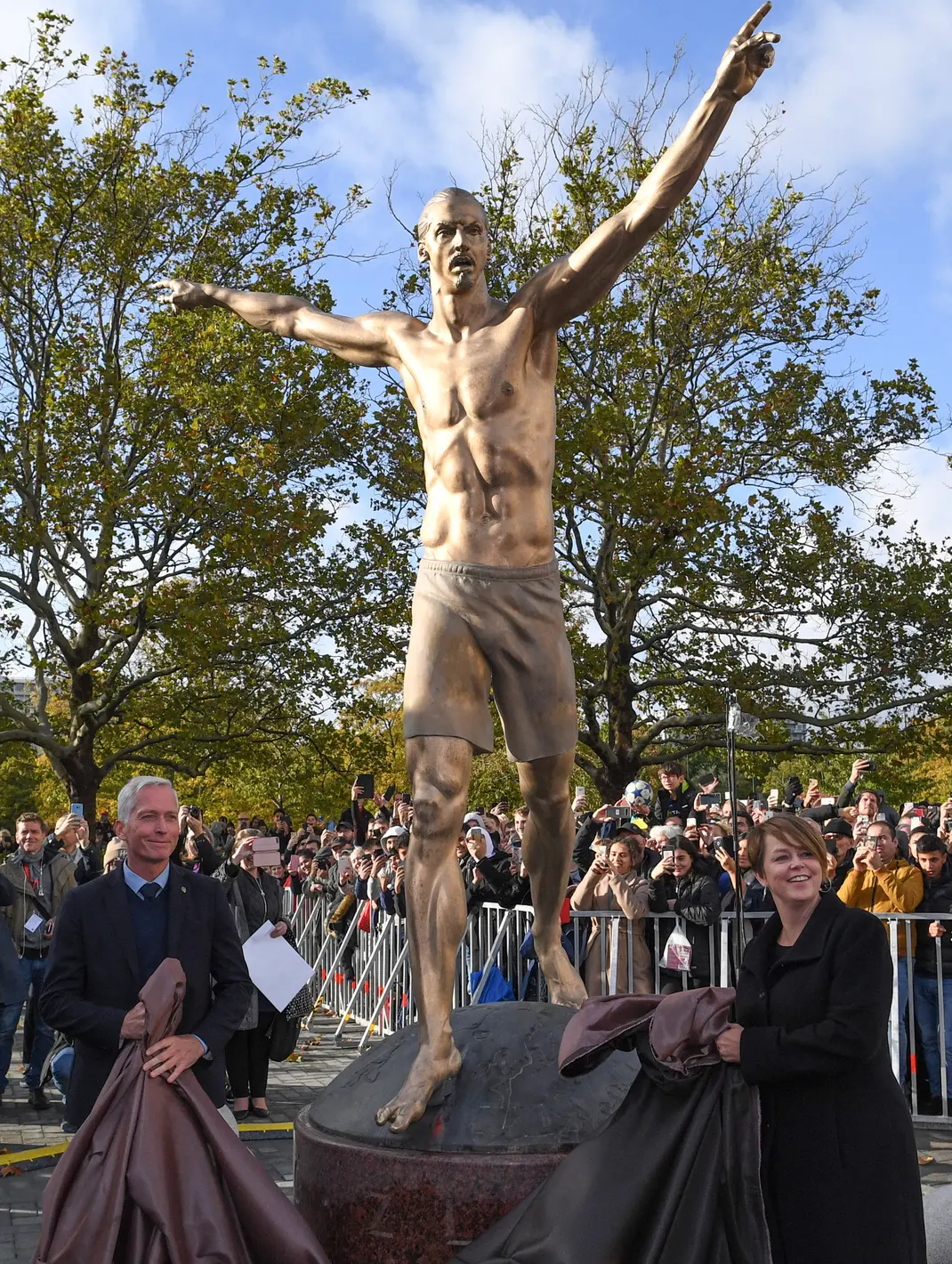 FOTO: Zlatan Ibrahimovic Jadi Ikon Kota Malmo di Swedia - Foto Liputan6.com