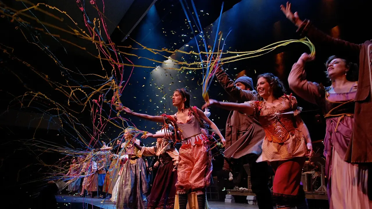 Jenis-Jenis Teater, Pengertian, Unsur, dan Fungsinya yang Perlu ...