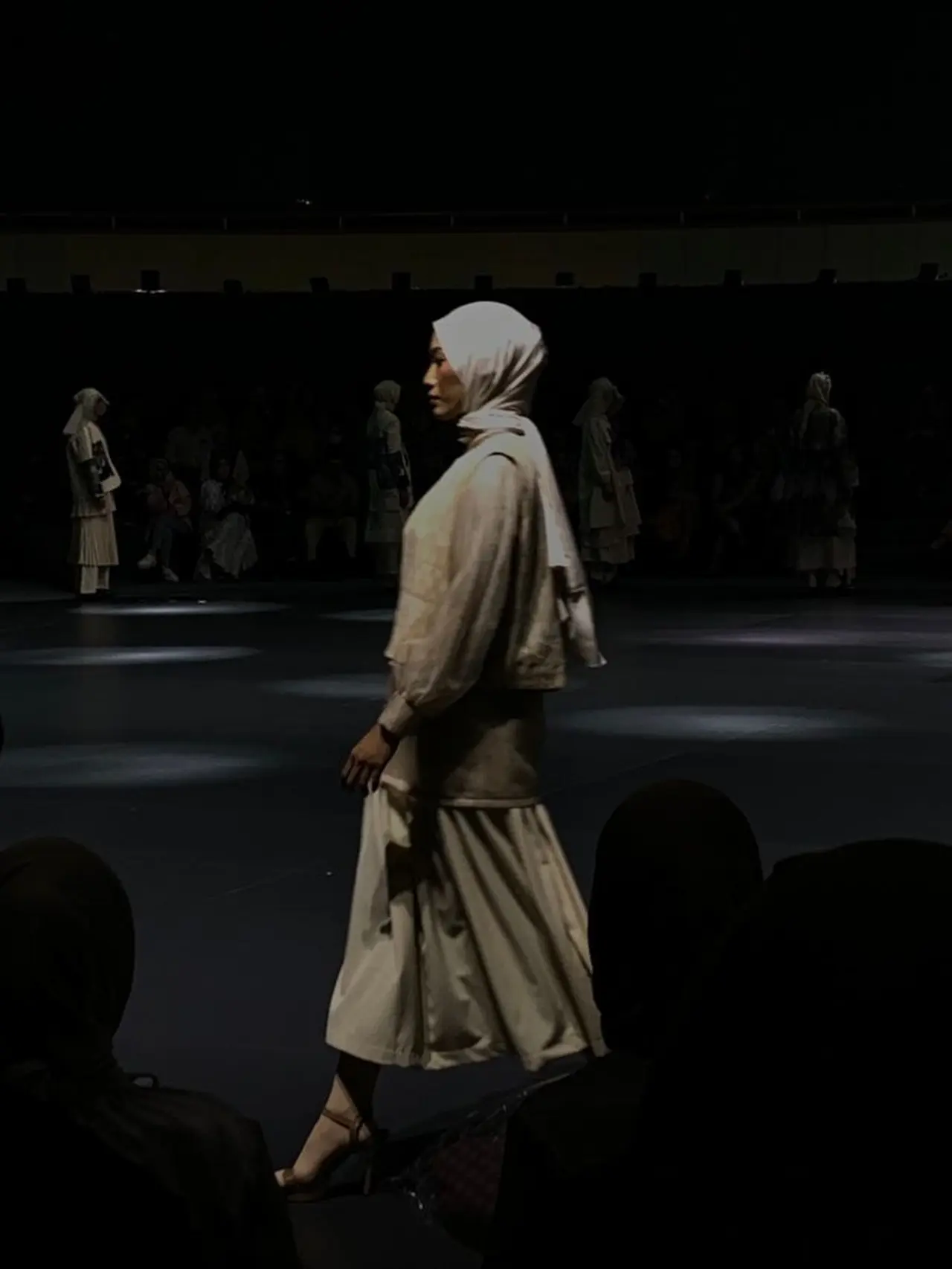 Tantri Namirah Official Gali Keindahan Kain Tenun Rote Lewat Koleksi ...