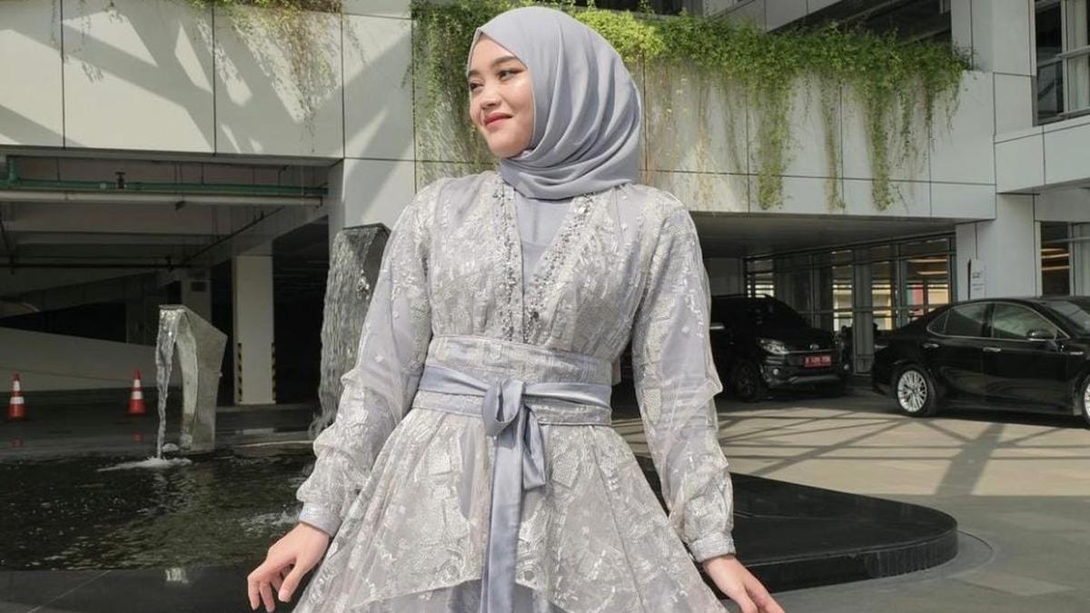 Potret Putri Delina yang Sekarang Makin Tampil Stylish dan Cantik