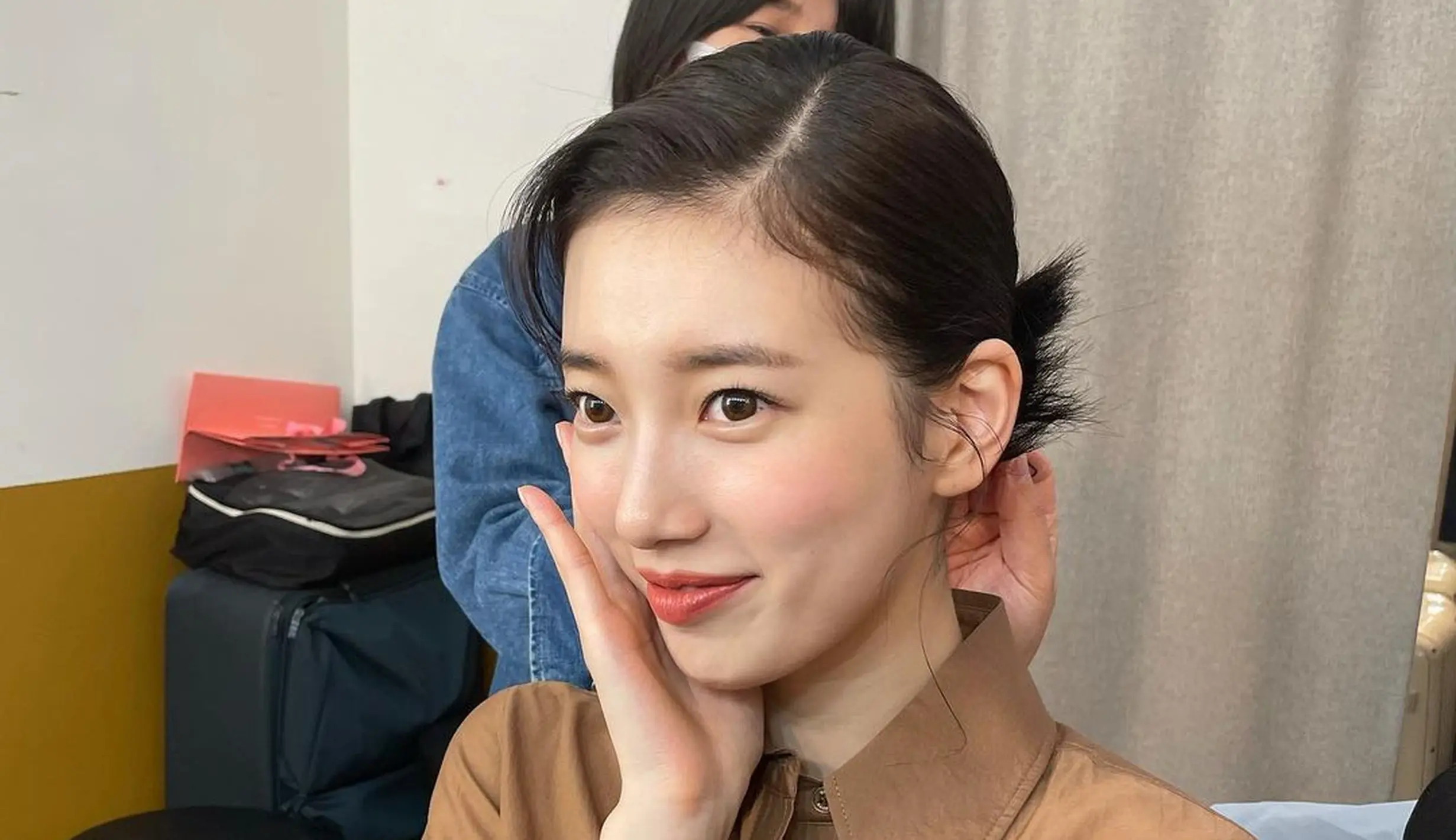 Potret Bae Suzy Pamer Wajah Manis Sambil Menopang Dagu, Bukti Visualnya ...