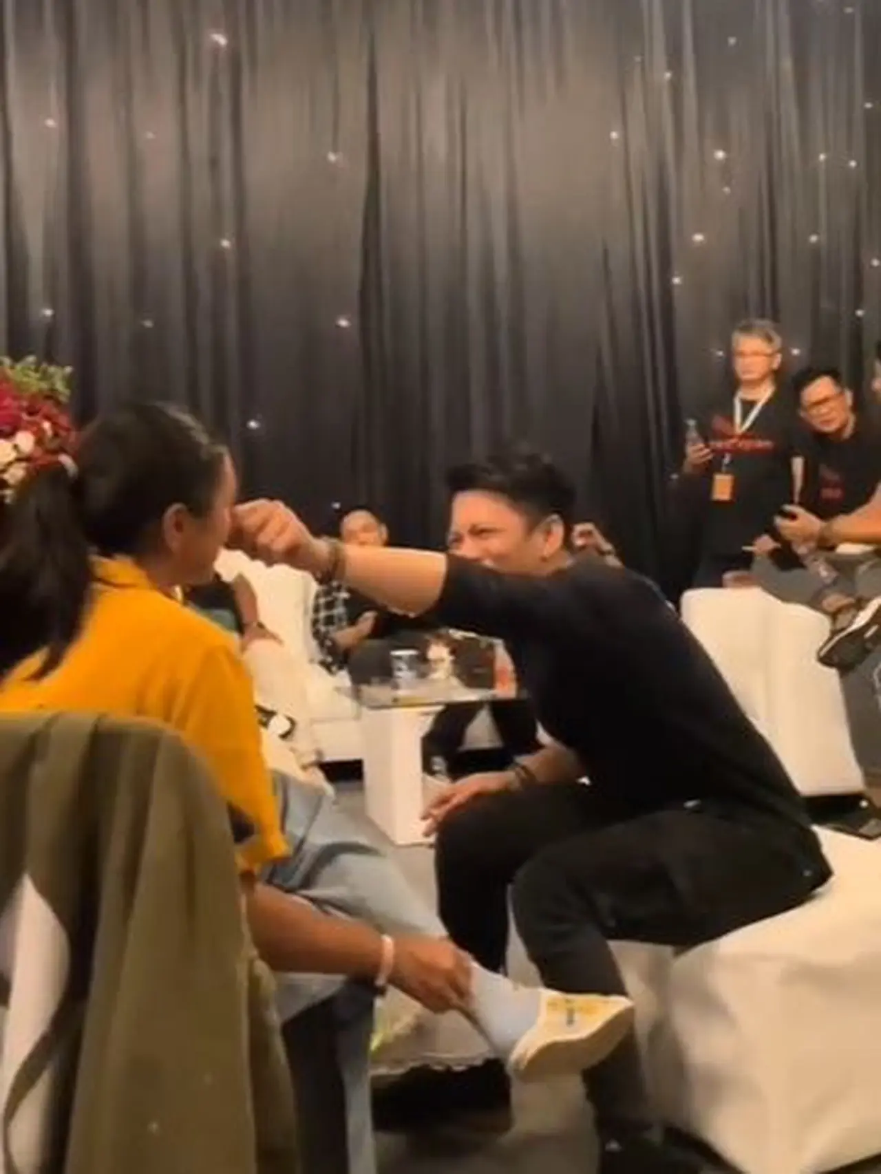 6 Momen Terbaru Kedekatan Ariel Noah dan Alleia, Kini Sering Ikut Kerja ...