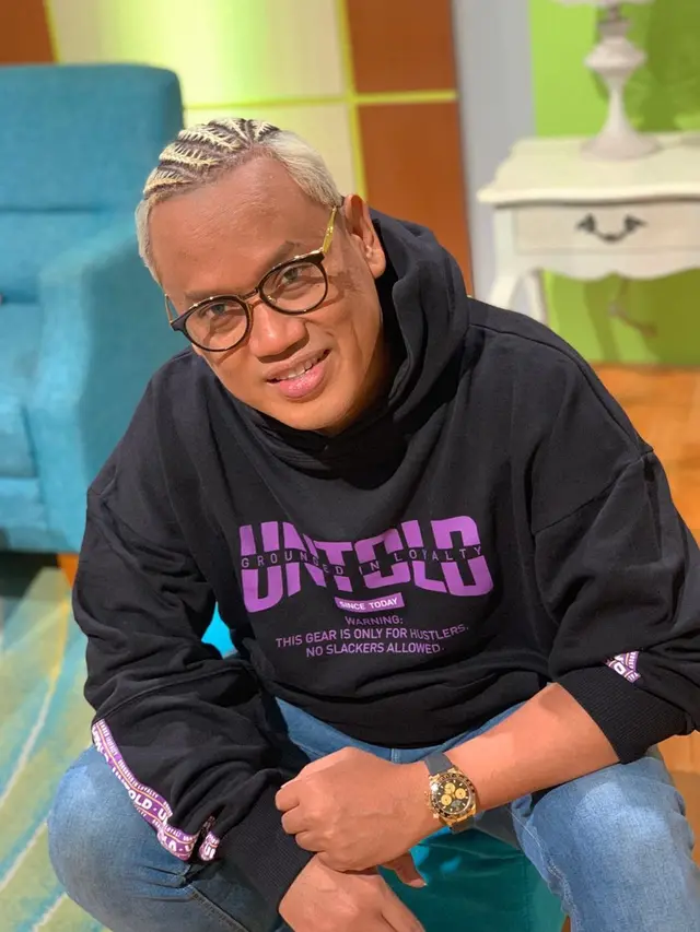 6 Gaya Rambut Nyeleneh Uya Kuya, Ada yang Pakai Peniti - Hot Liputan6.com