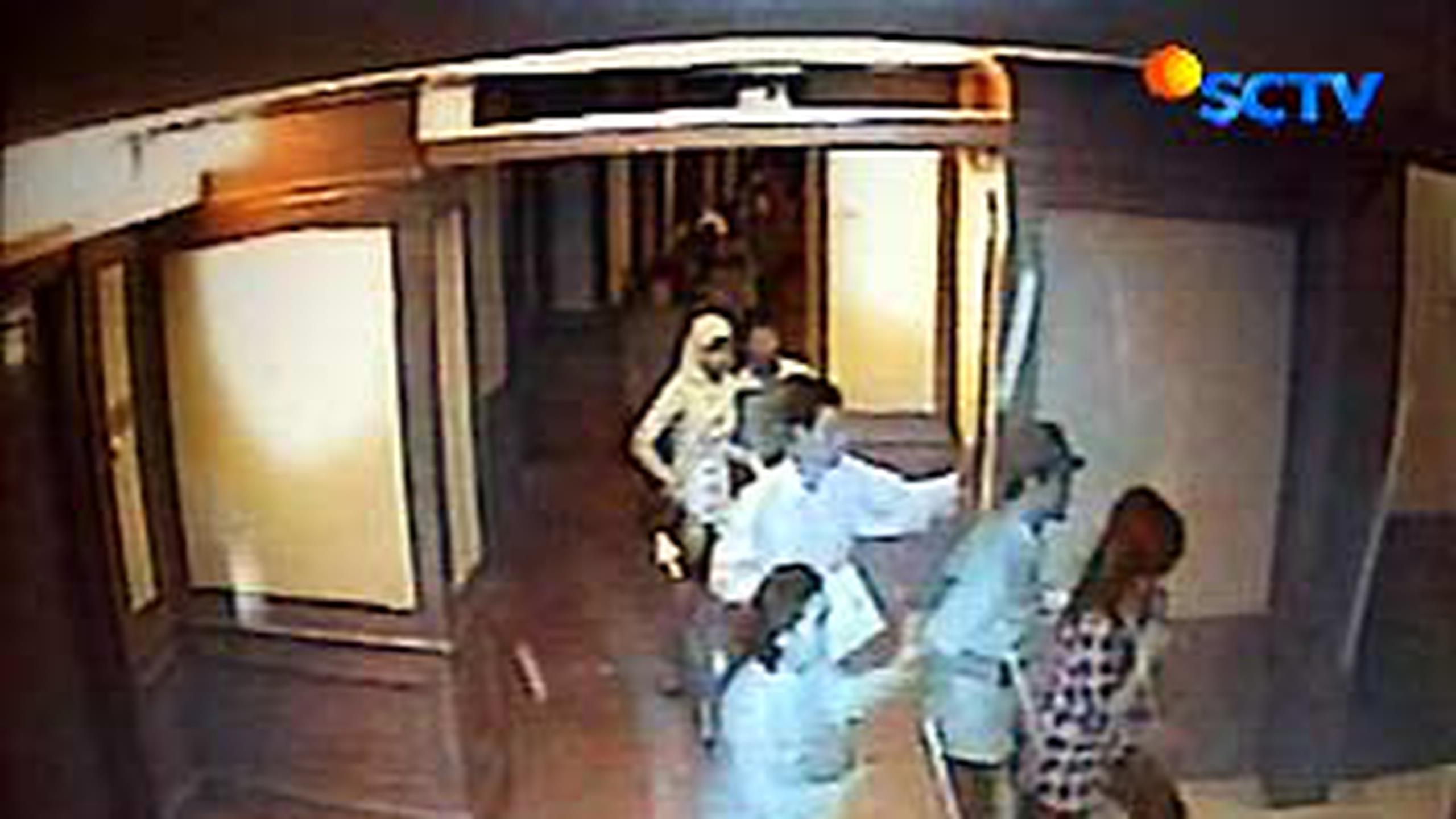 Rekaman CCTV Ambruknya Hotel Ambacang