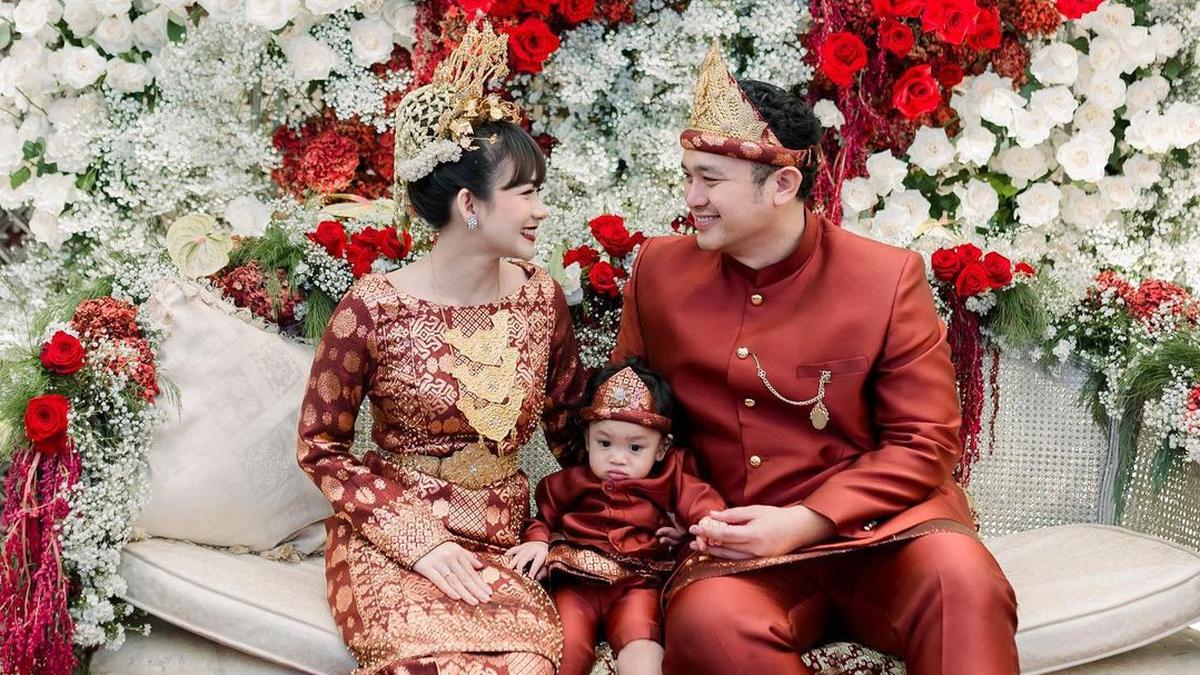 10 Potret Syukuran Khitan Baby Gin dan Ultah Gilang Dirga ke-34, Pakai ...